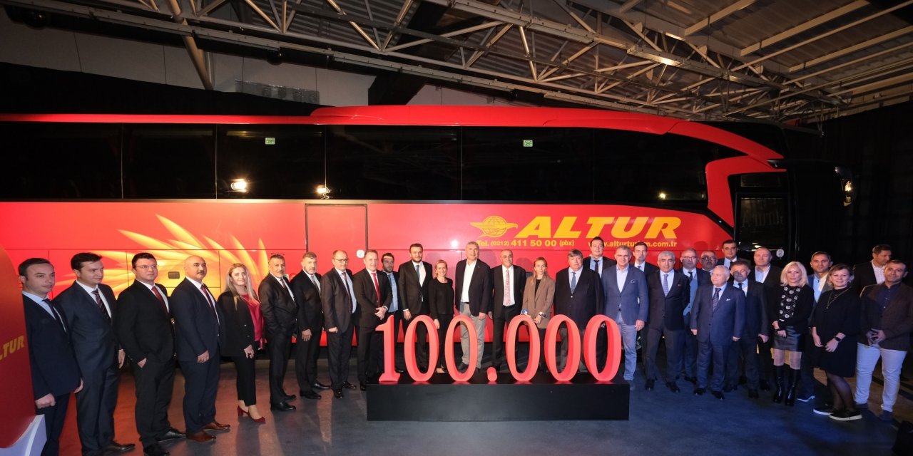 Mercedes, 100 Bininci Otobüsünü Altur Turizm'e Teslim Etti - Lojistik ...